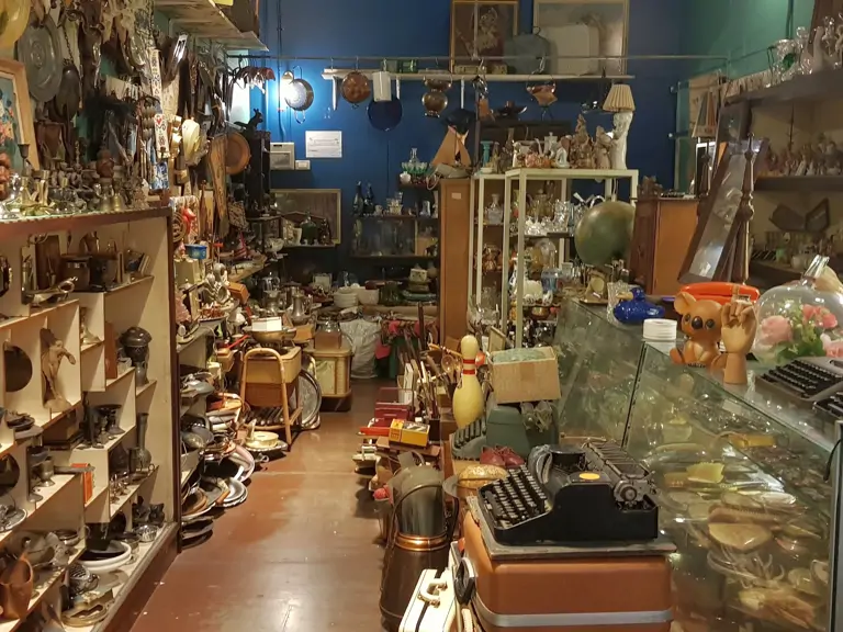 Second hand store Junk Garage - Bangkok